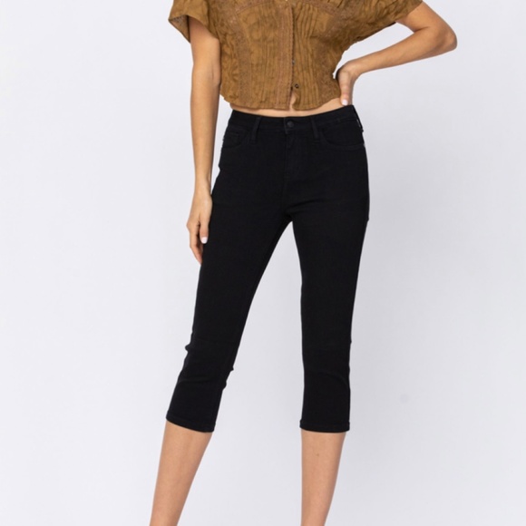 Judy Blue | Jeans | Judy Blue Capris In Black | Poshmark
